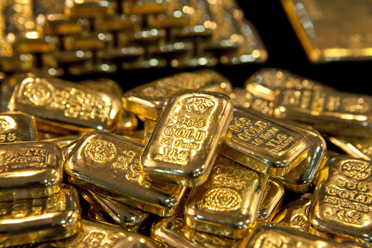 Why does Gold price keep going up? Will I buy more gold or take profits ...